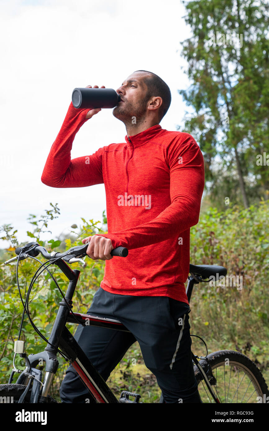 Male athlete drinks water hi-res stock photography and images - Alamy
