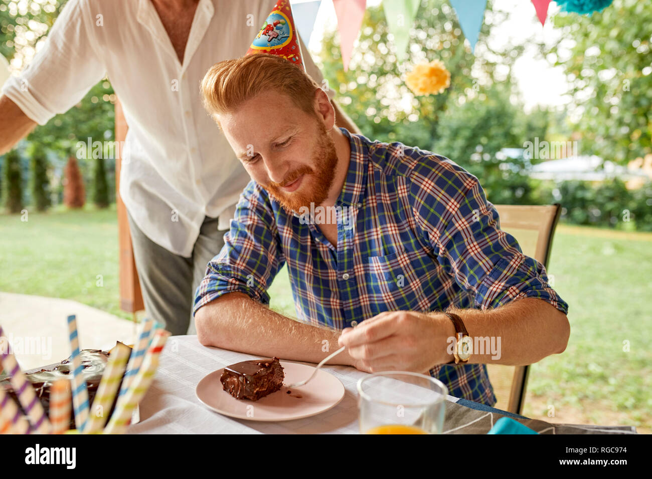 Man eating pie hi-res stock photography and images - Alamy