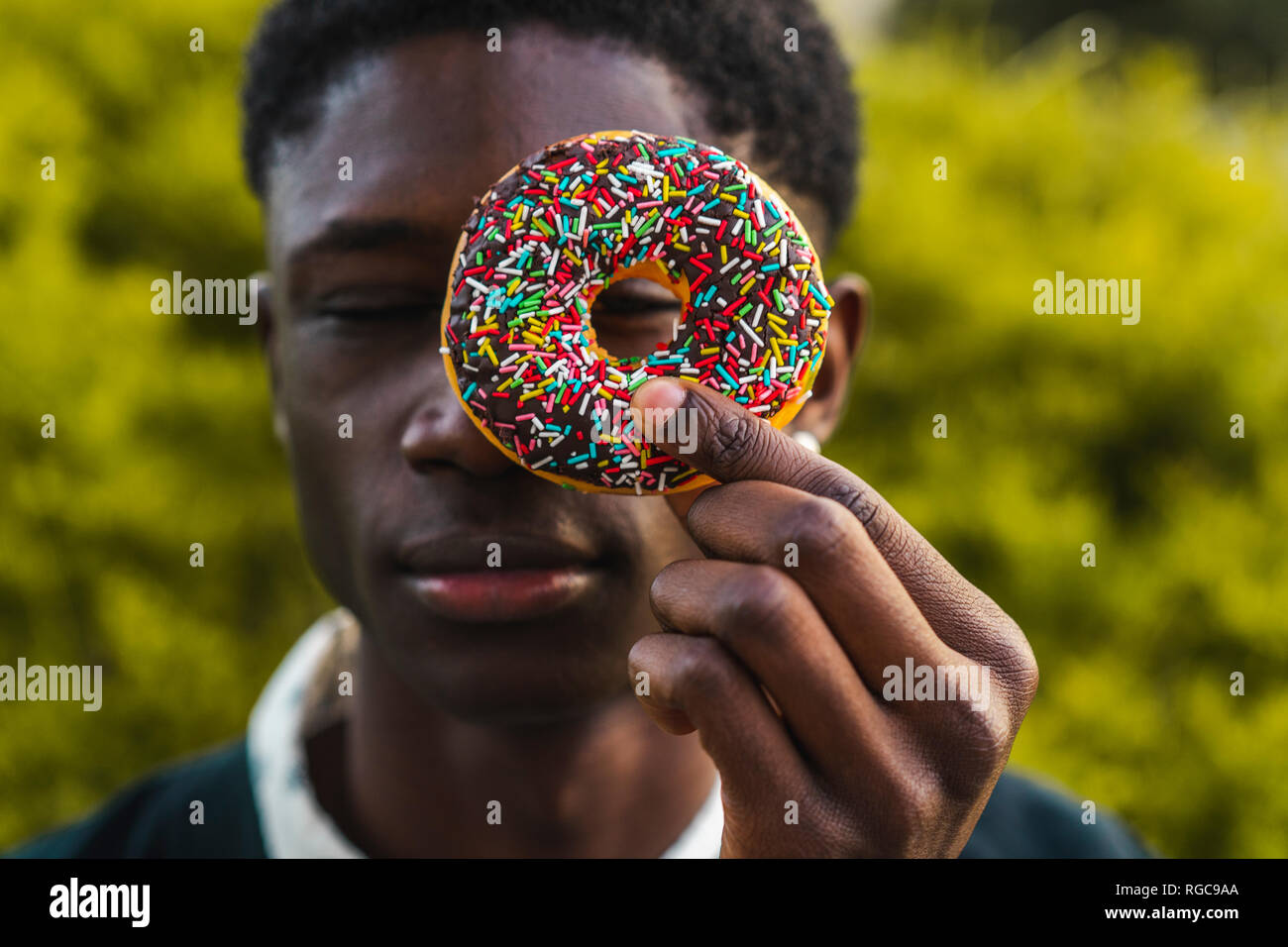 Male hands holding cookie hi-res stock photography and images - Alamy