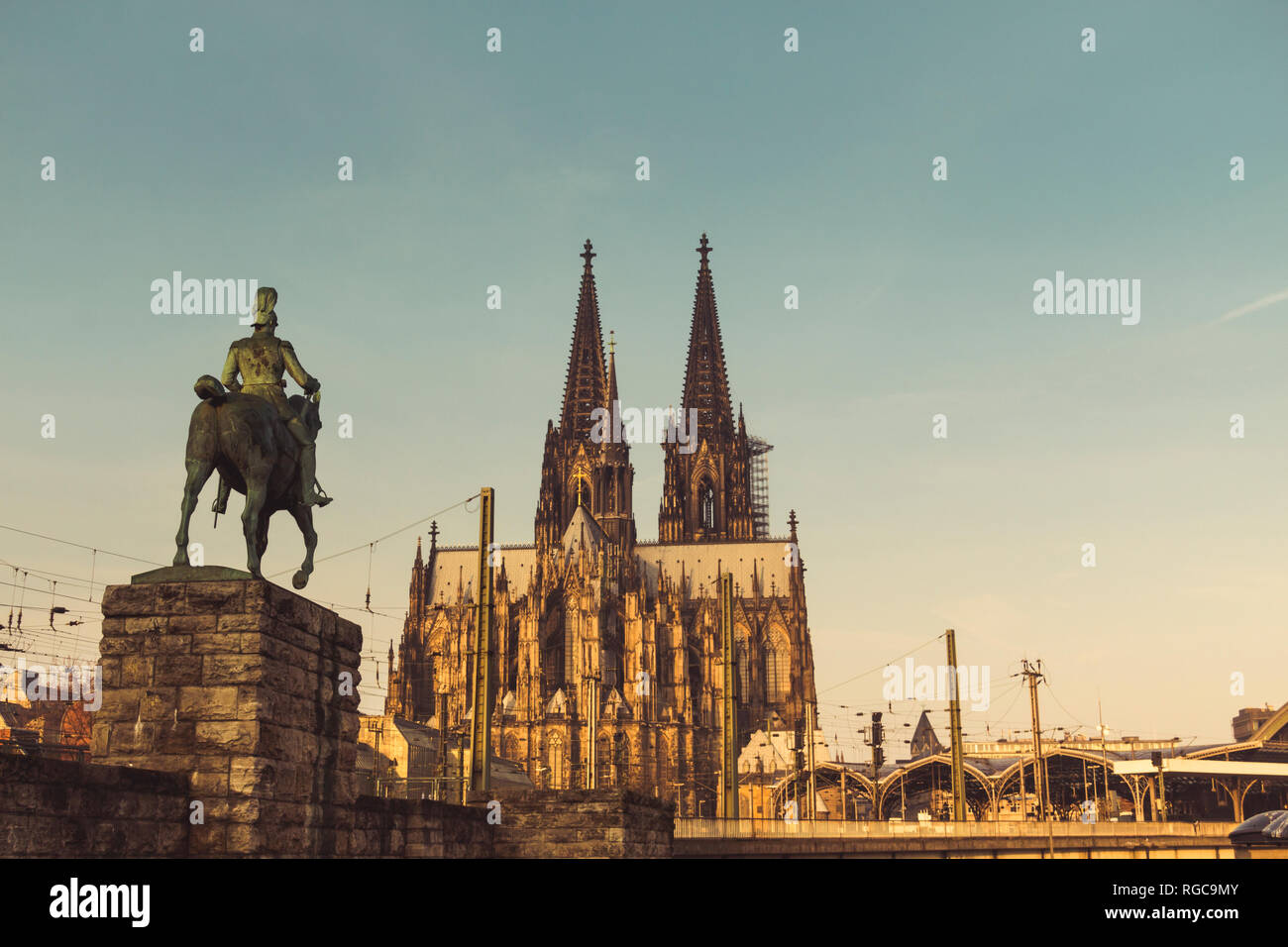 Cologne germany sculpture hi-res stock photography and images - Alamy