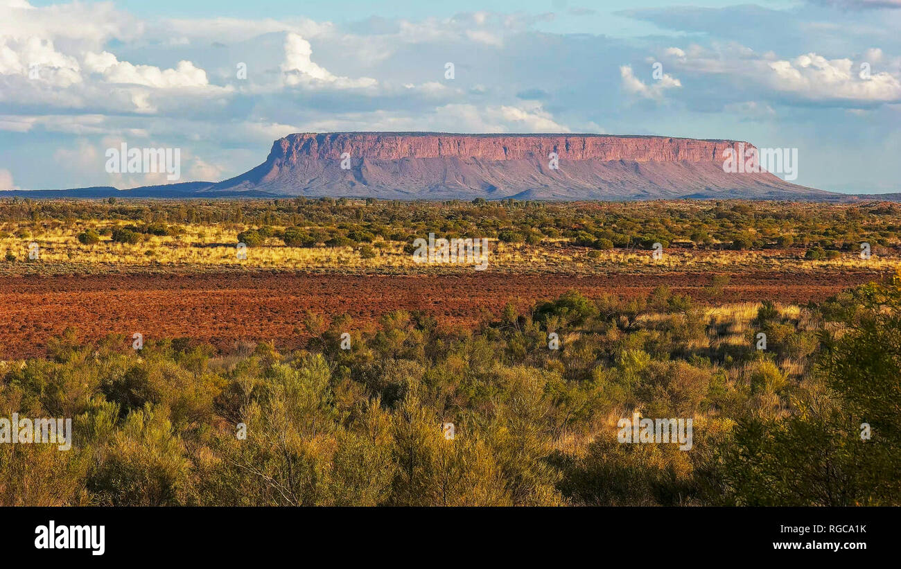 Mount conner and australia hi-res stock photography and images - Alamy