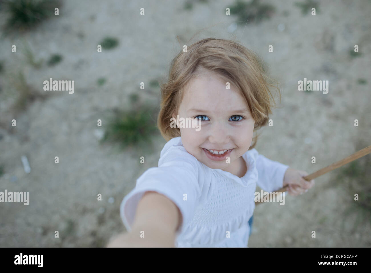 Portrait of happy little girl Stock Photo - Alamy