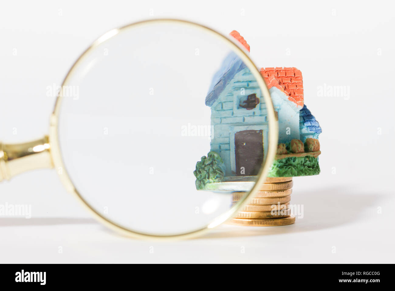 Small house with magnifying glass Stock Photo - Alamy