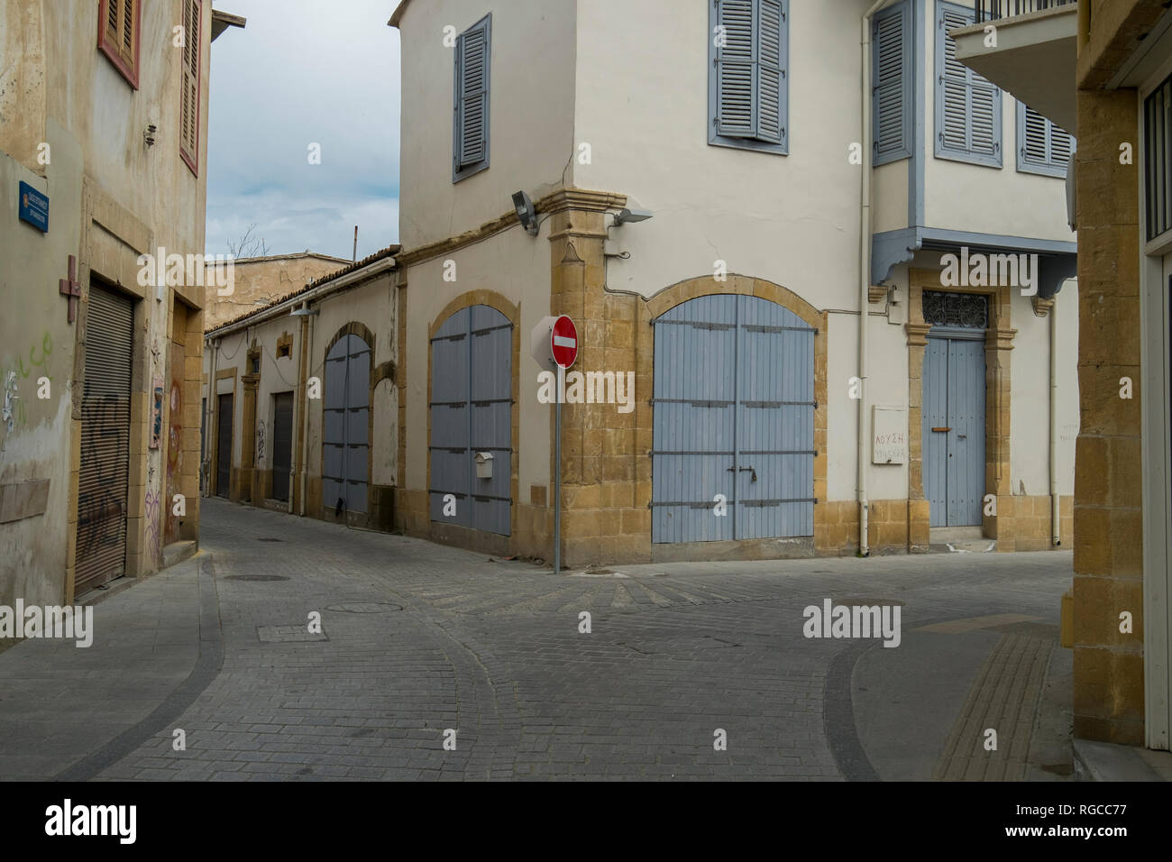 European streetscape hi-res stock photography and images - Alamy