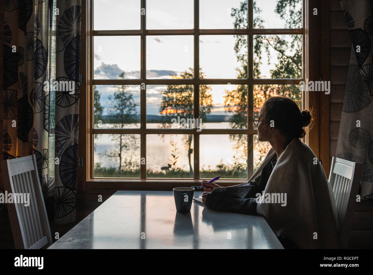 Women wistful scenery hi-res stock photography and images - Alamy