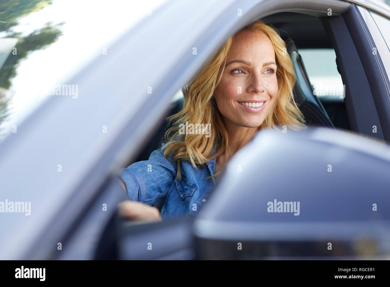Woman driving car hi-res stock photography and images - Alamy