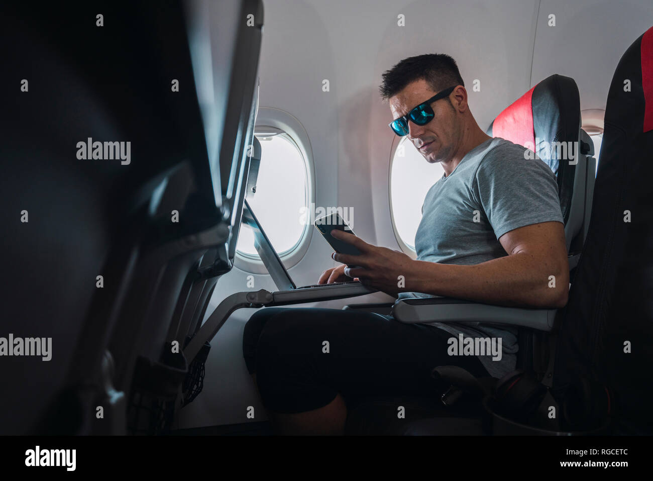 Airplane and laptop and cell hi-res stock photography and images - Alamy