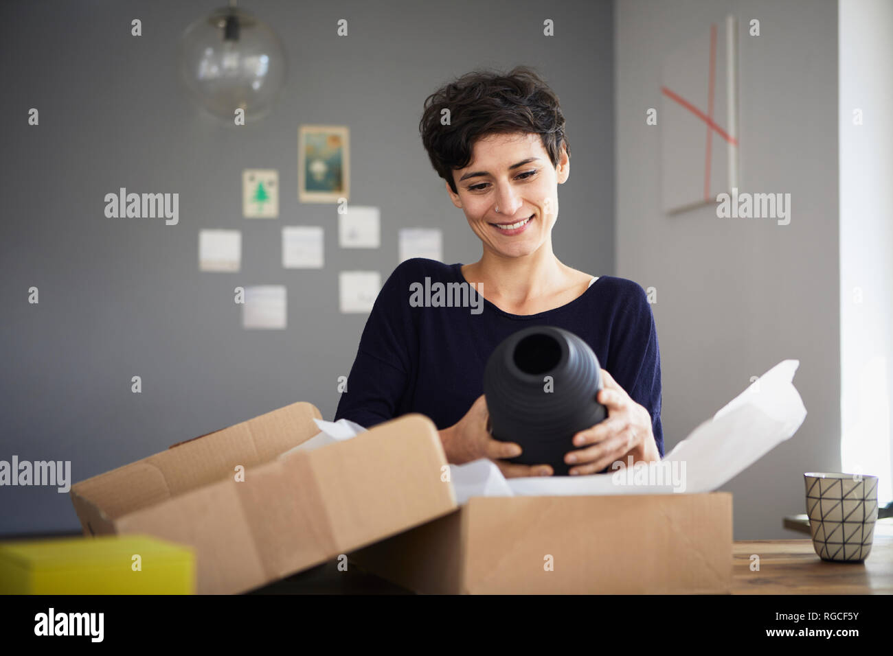 Unpacking hi-res stock photography and images - Alamy