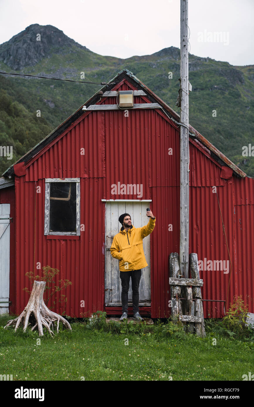 Corrugated iron shack hi-res stock photography and images - Alamy