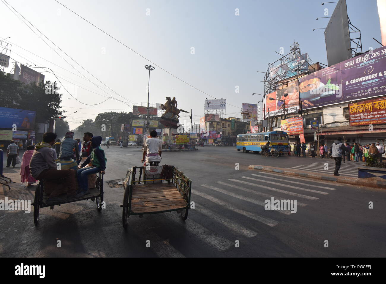 The Shyambazar five-point crossing in Kolkata, India Stock Photo - Alamy