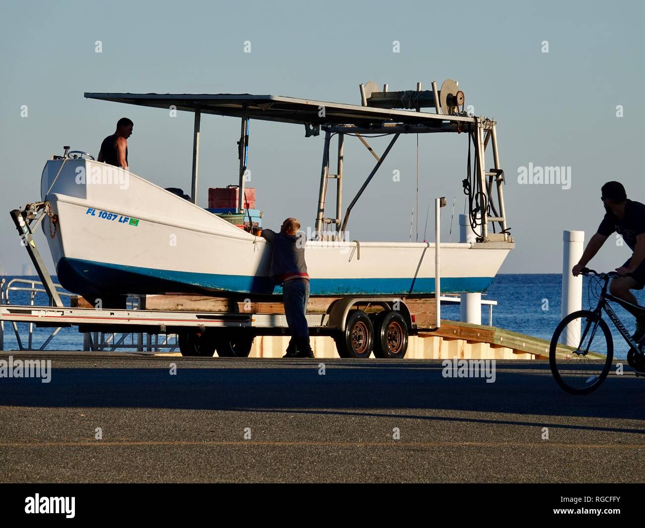 Commercial clamming hi-res stock photography and images - Alamy