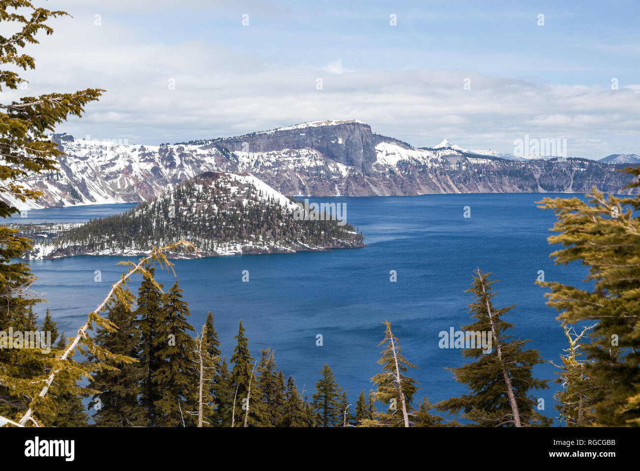 Cone shaped Wizard Island surrounded by the deep blue water of Crater ...