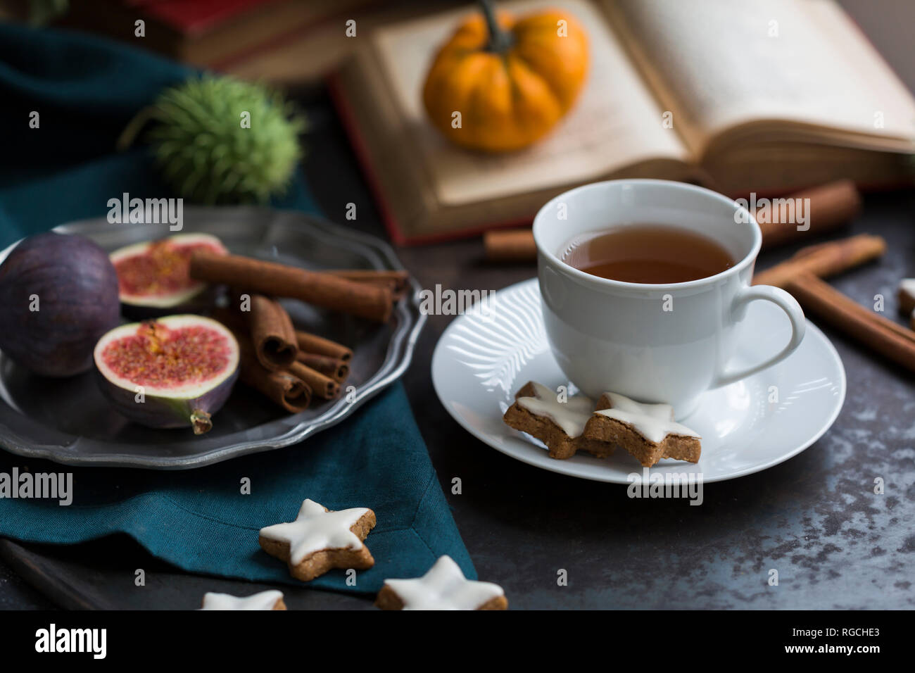 Cup of tea and cinnamon stars Stock Photo - Alamy