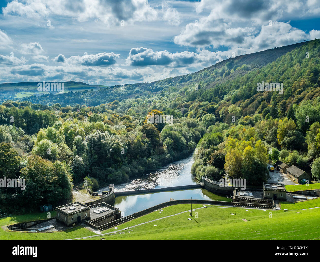 Ladybower reservoir united kingdom hi-res stock photography and images ...