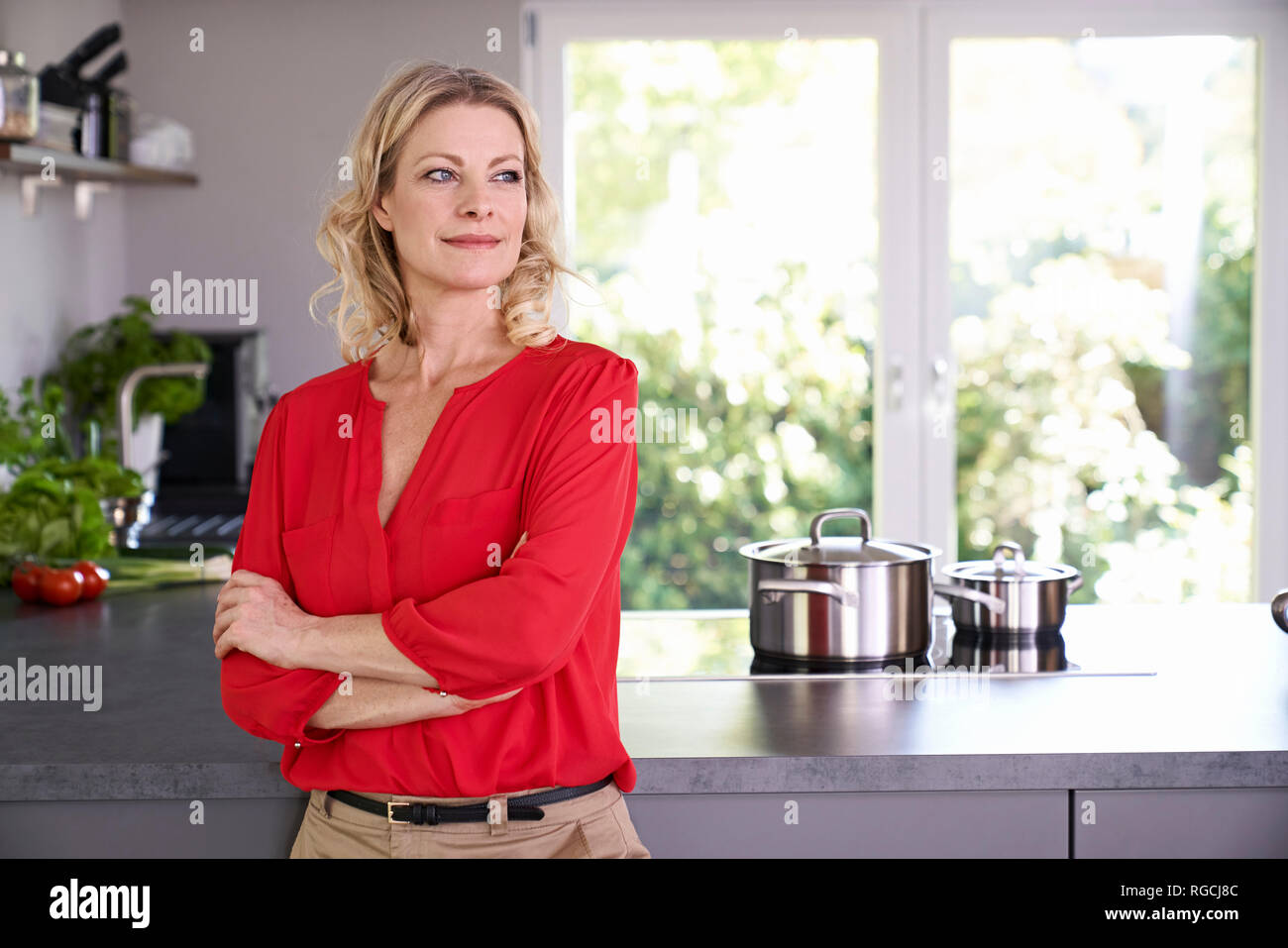 Wearing red blouse hi-res stock photography and images - Alamy