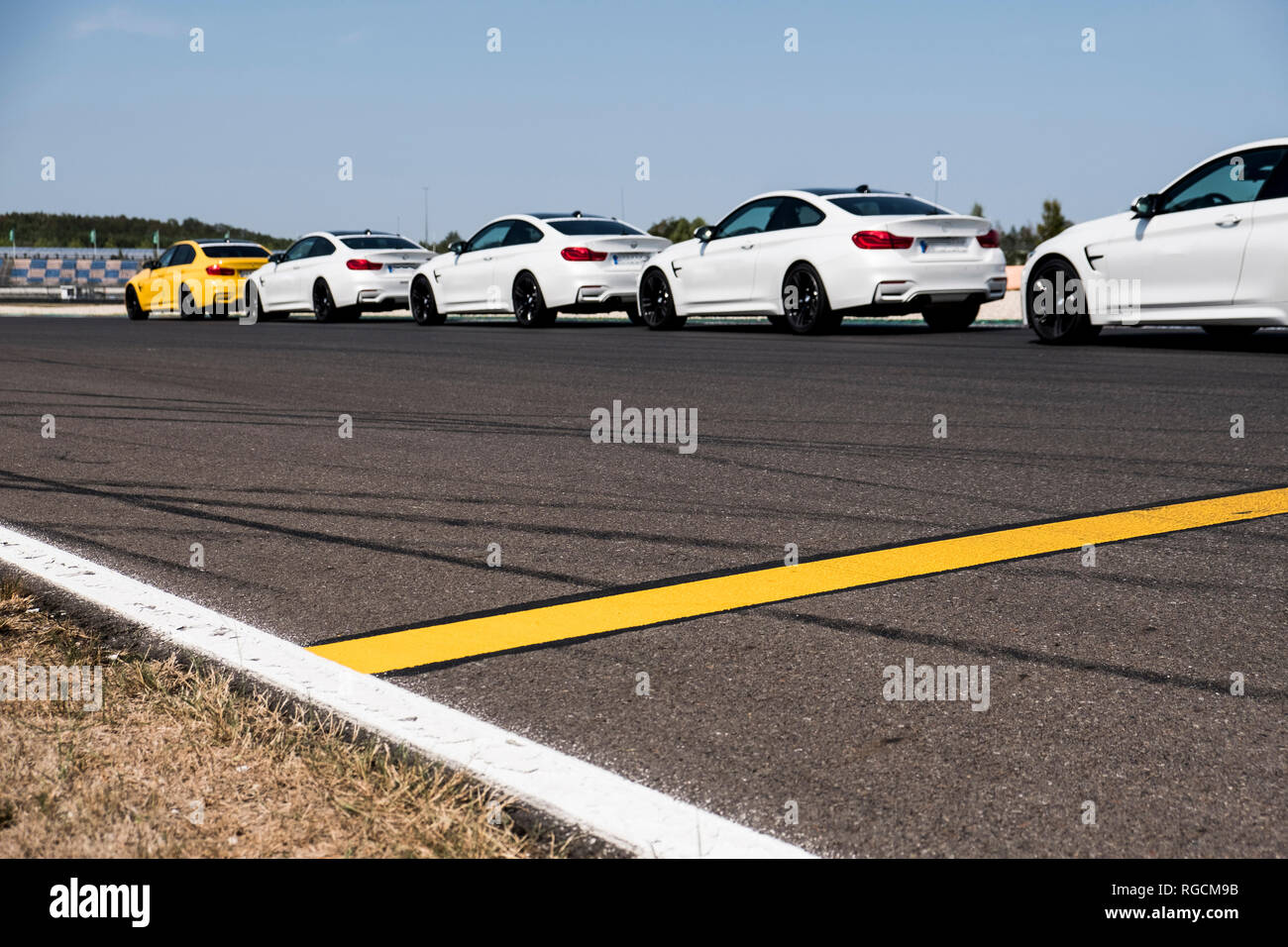 Racetrack cars hi-res stock photography and images - Alamy