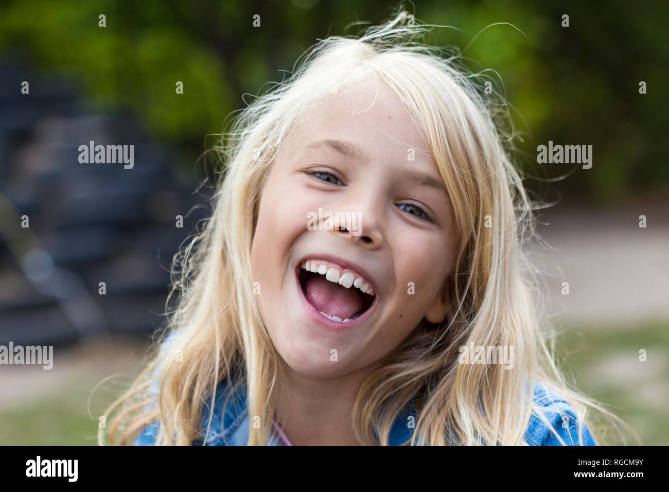 Close up girl portrait hi-res stock photography and images - Alamy