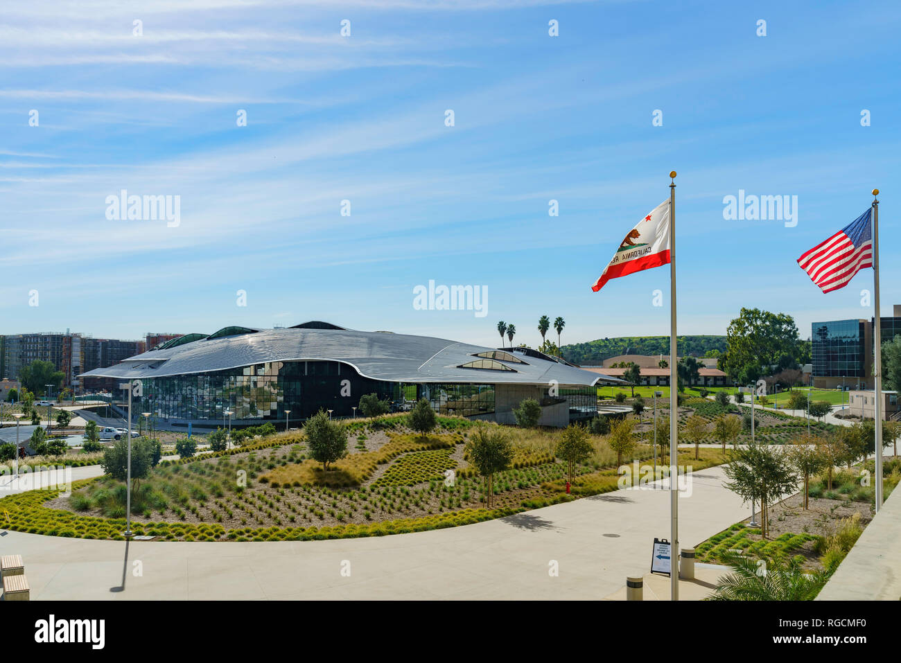 Exterior view of the Student Services Building of Cal Poly Pomona ...