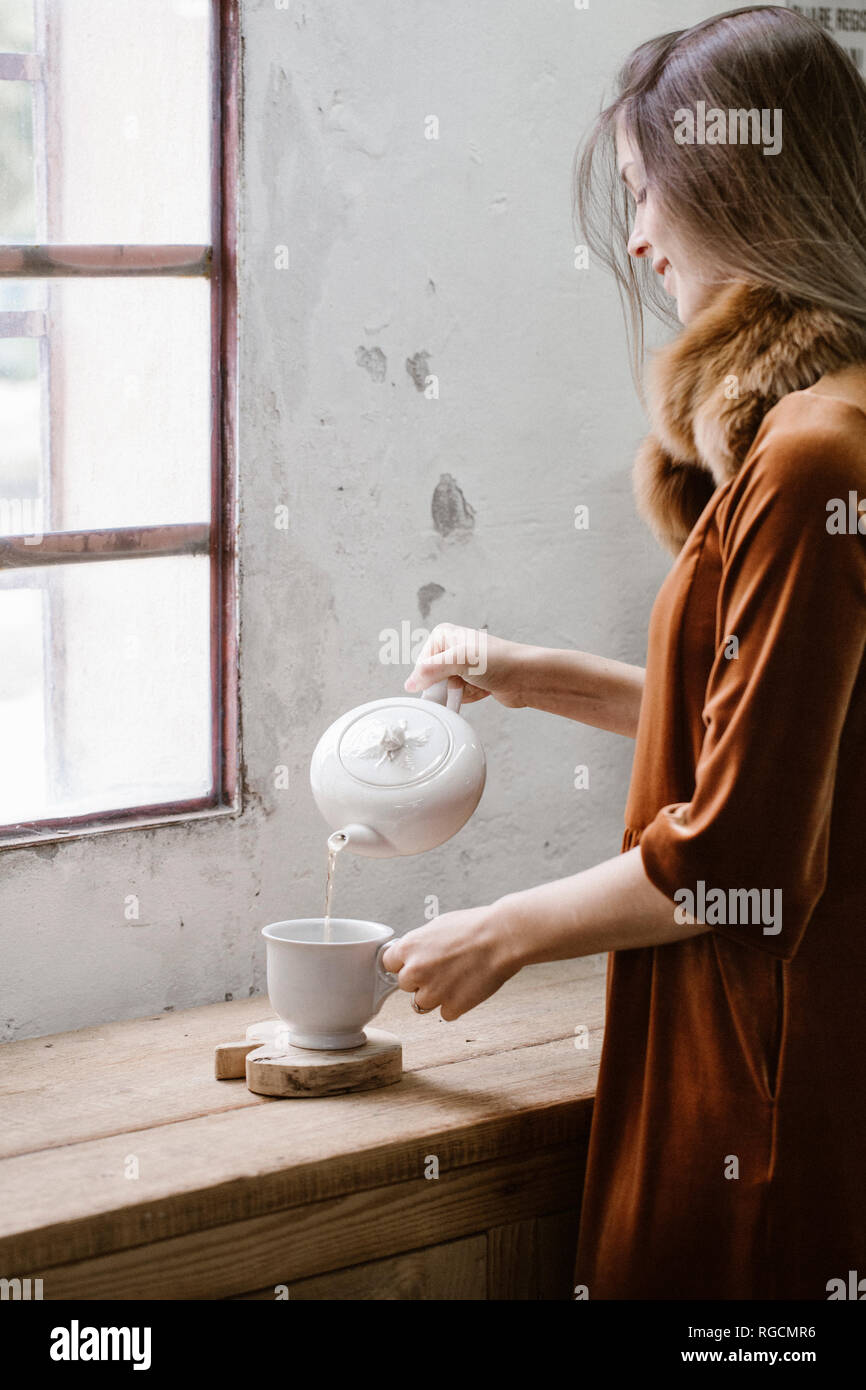 Woman pouring tea hi-res stock photography and images - Alamy