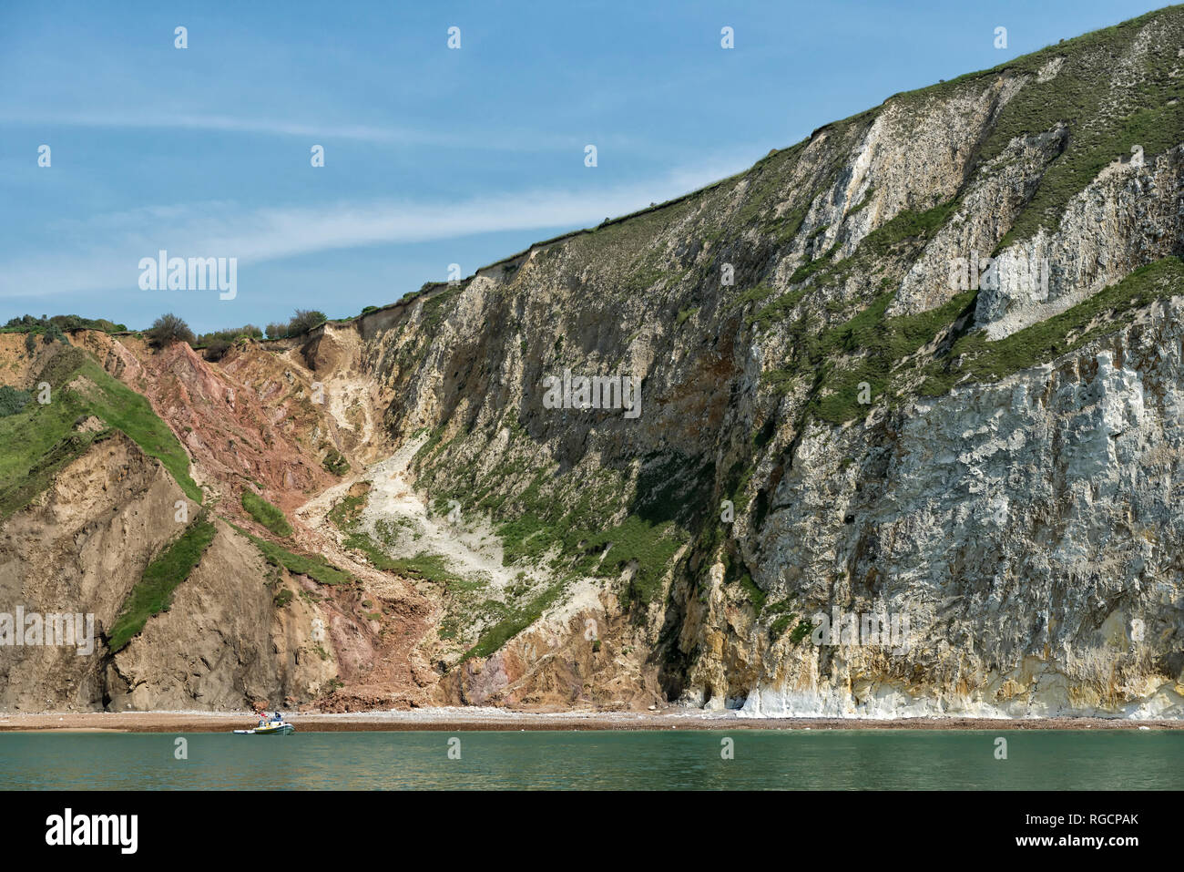 The multi colored sand cliffs of alum bay hi-res stock photography and ...