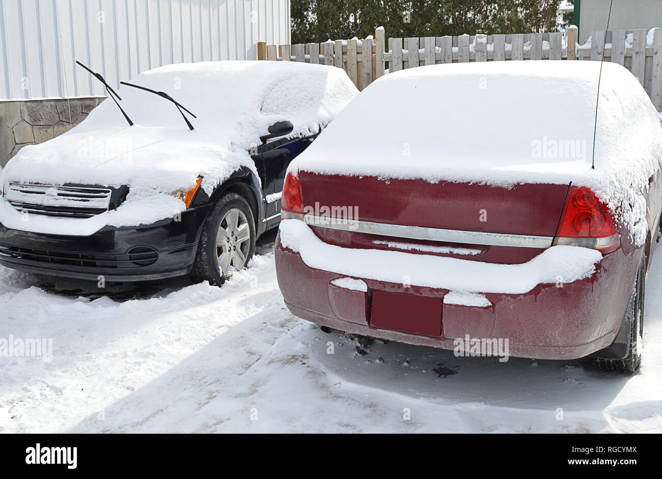 Canada canadian typical house cars parked hi-res stock photography and ...