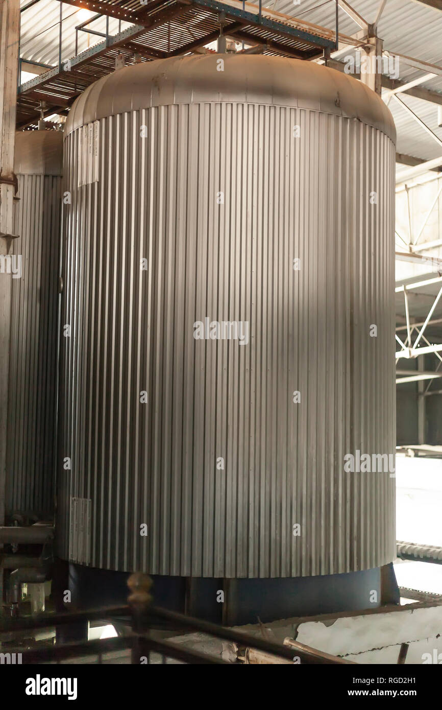 Beer process manufacturing mixer hi-res stock photography and images ...