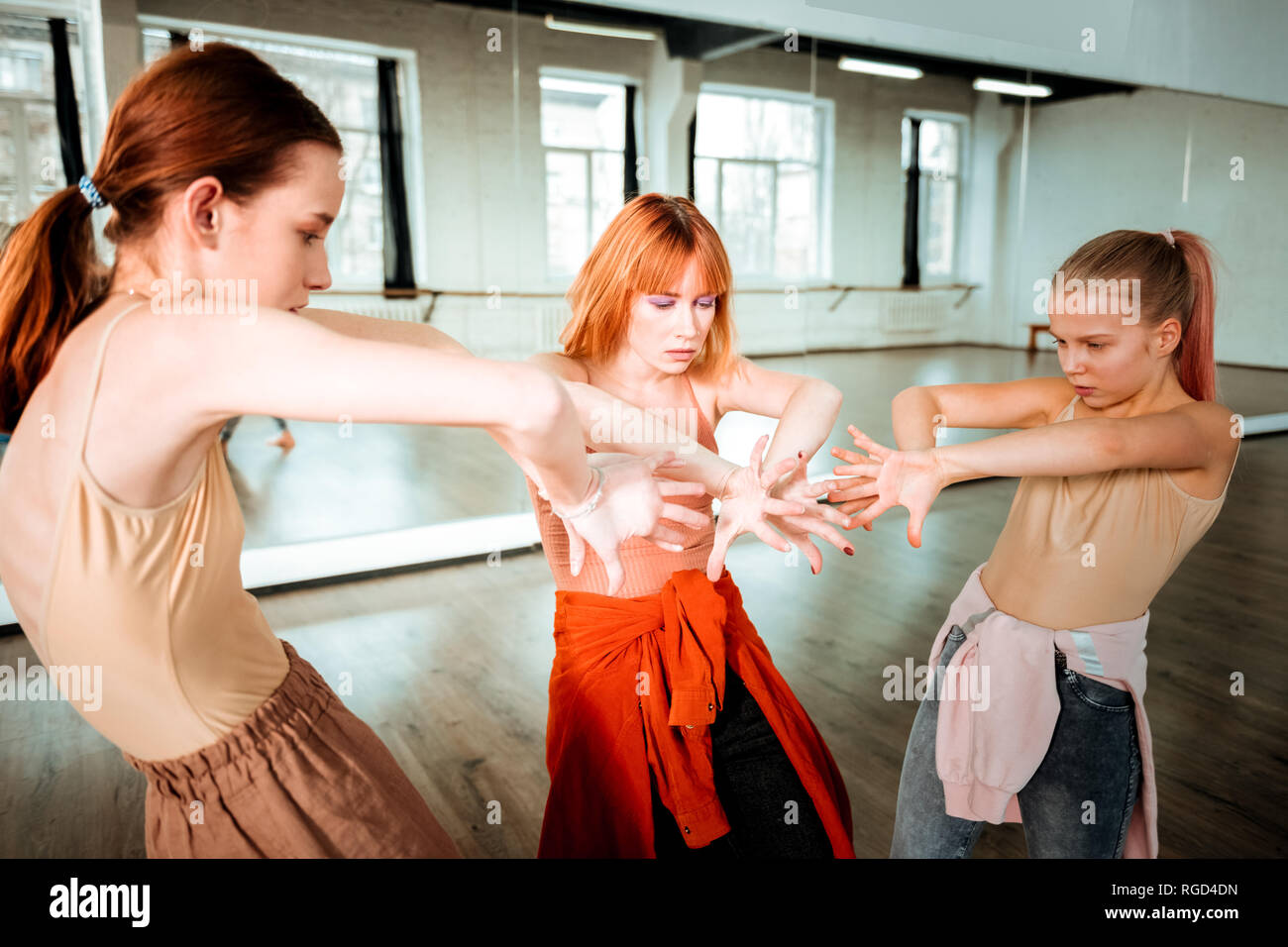 Teens school gym class hi-res stock photography and images - Alamy