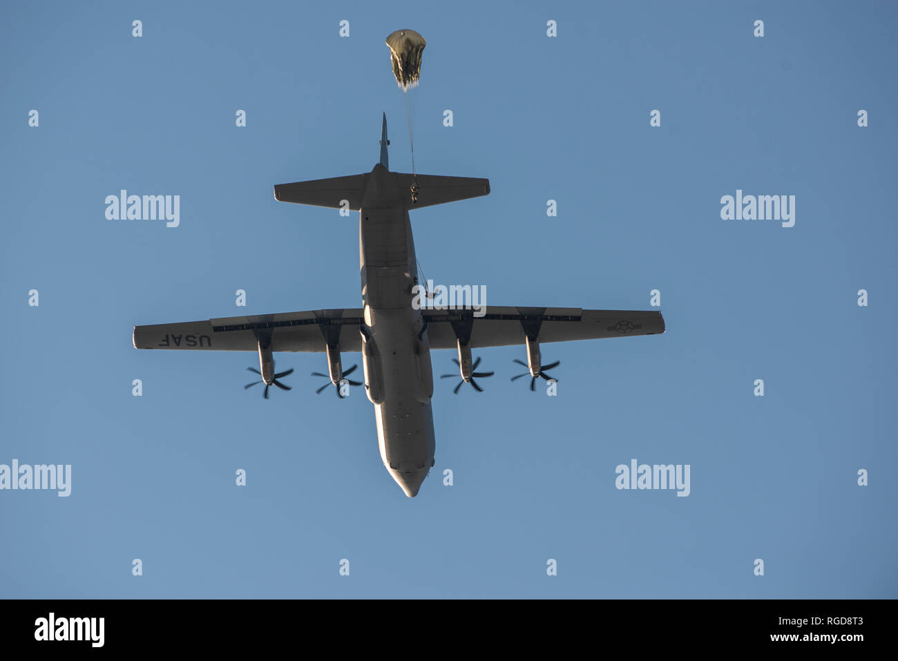 U.S. Marines with 3rd Reconnaissance Battalion, 3rd Marine Division ...