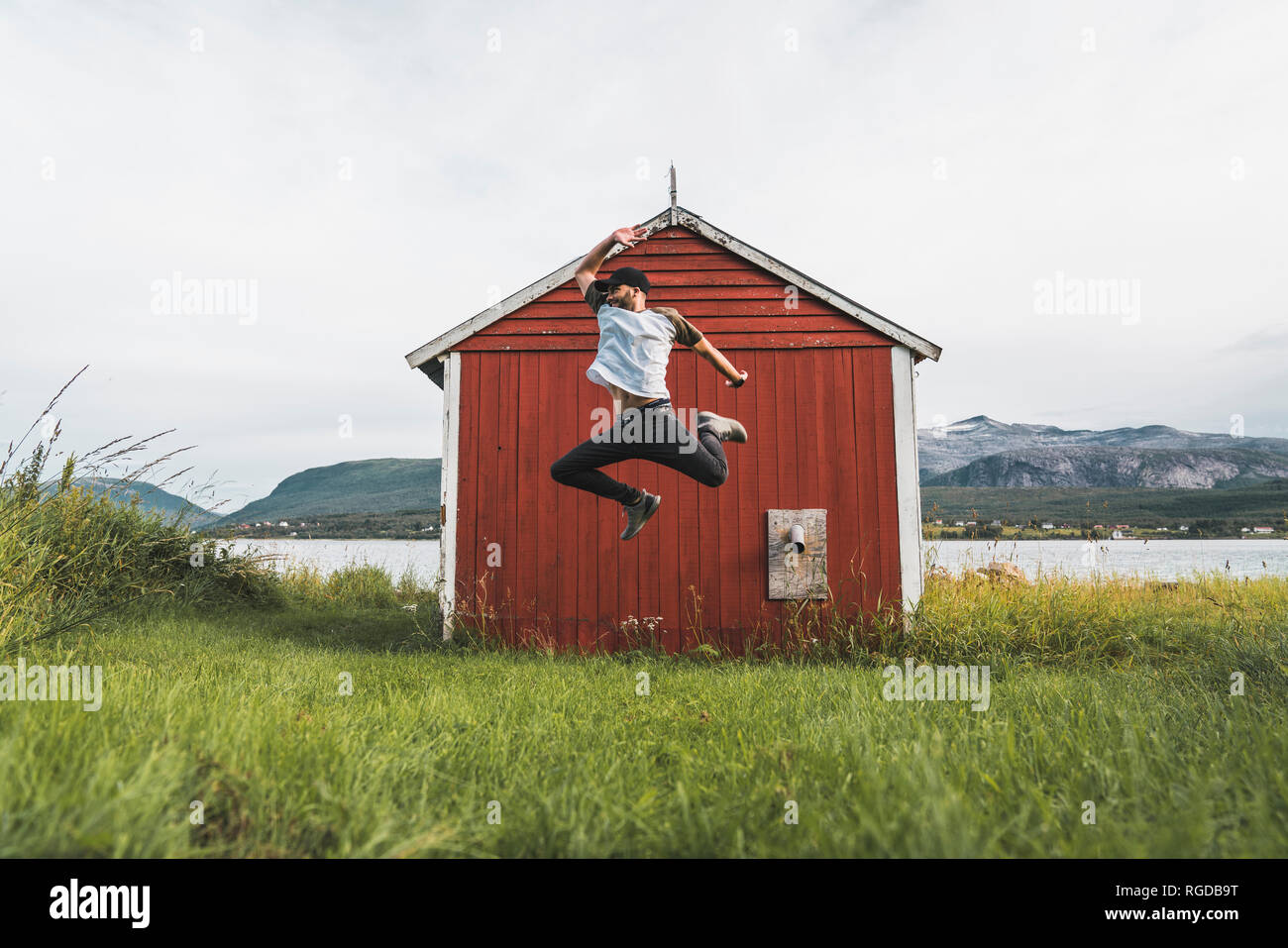 Red barn norway hi-res stock photography and images - Alamy