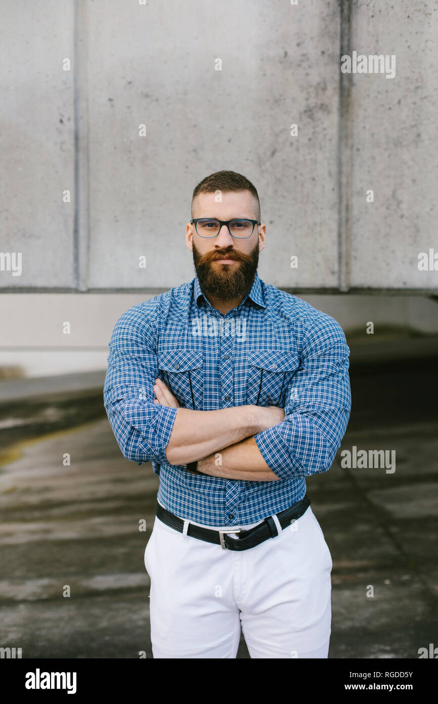 Bearded man wearing glasses hi-res stock photography and images - Alamy