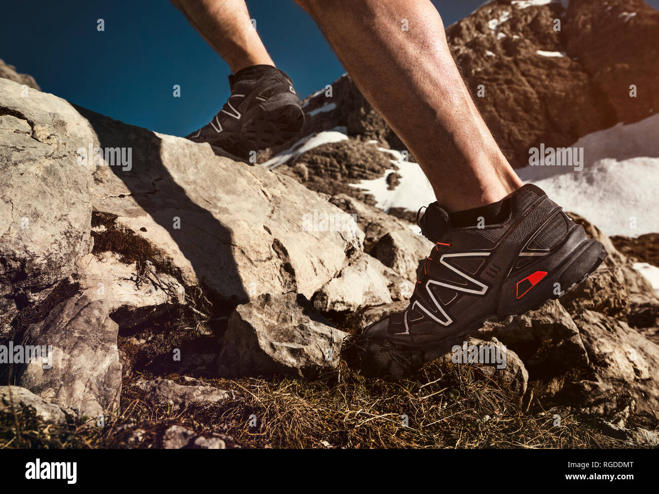 Man running mountains hi-res stock photography and images - Alamy