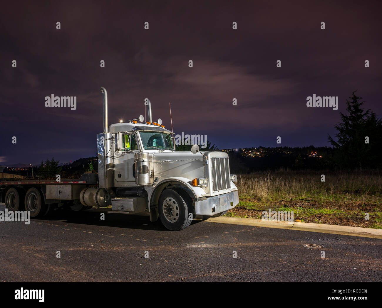 Semi truck cab bed hi-res stock photography and images - Alamy