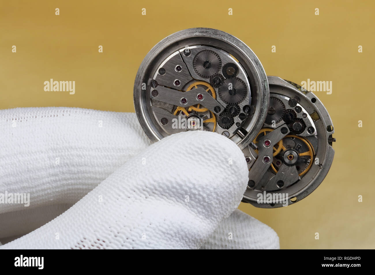 Broken antique pocket watch hi-res stock photography and images - Alamy