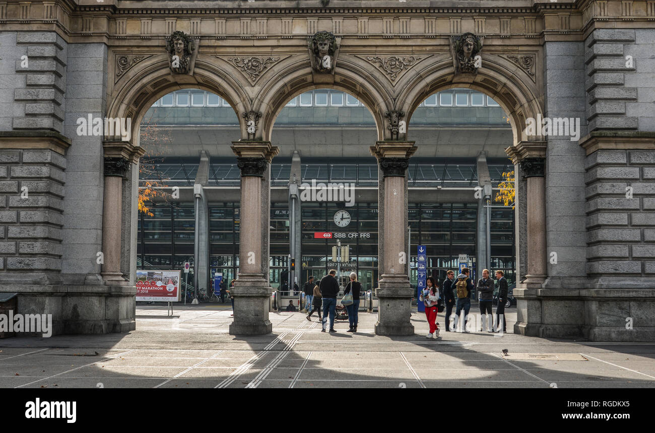 Luzern station clock hi-res stock photography and images - Alamy