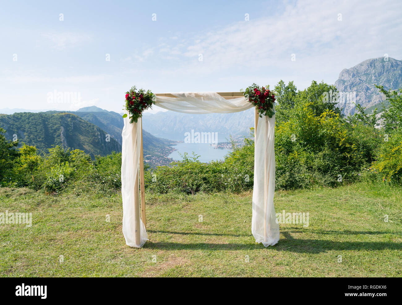 Rectangular arch hi-res stock photography and images - Alamy