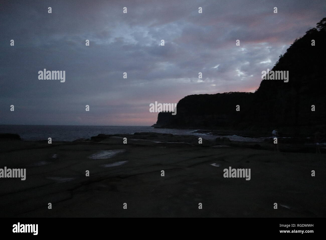 Sunset in behind the rocks hi-res stock photography and images - Alamy