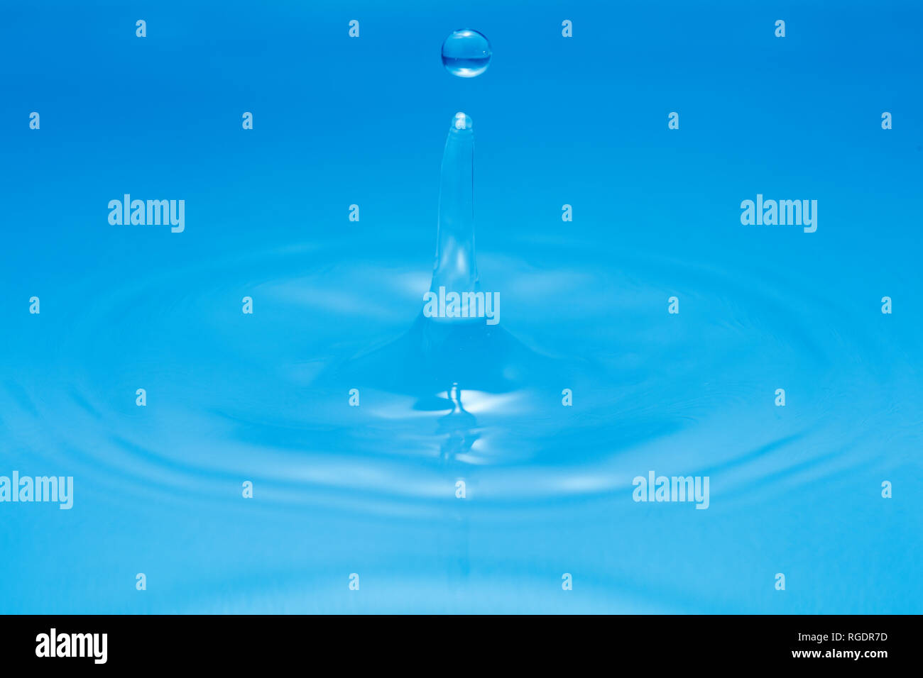 water splash on pure blue water surface Stock Photo - Alamy