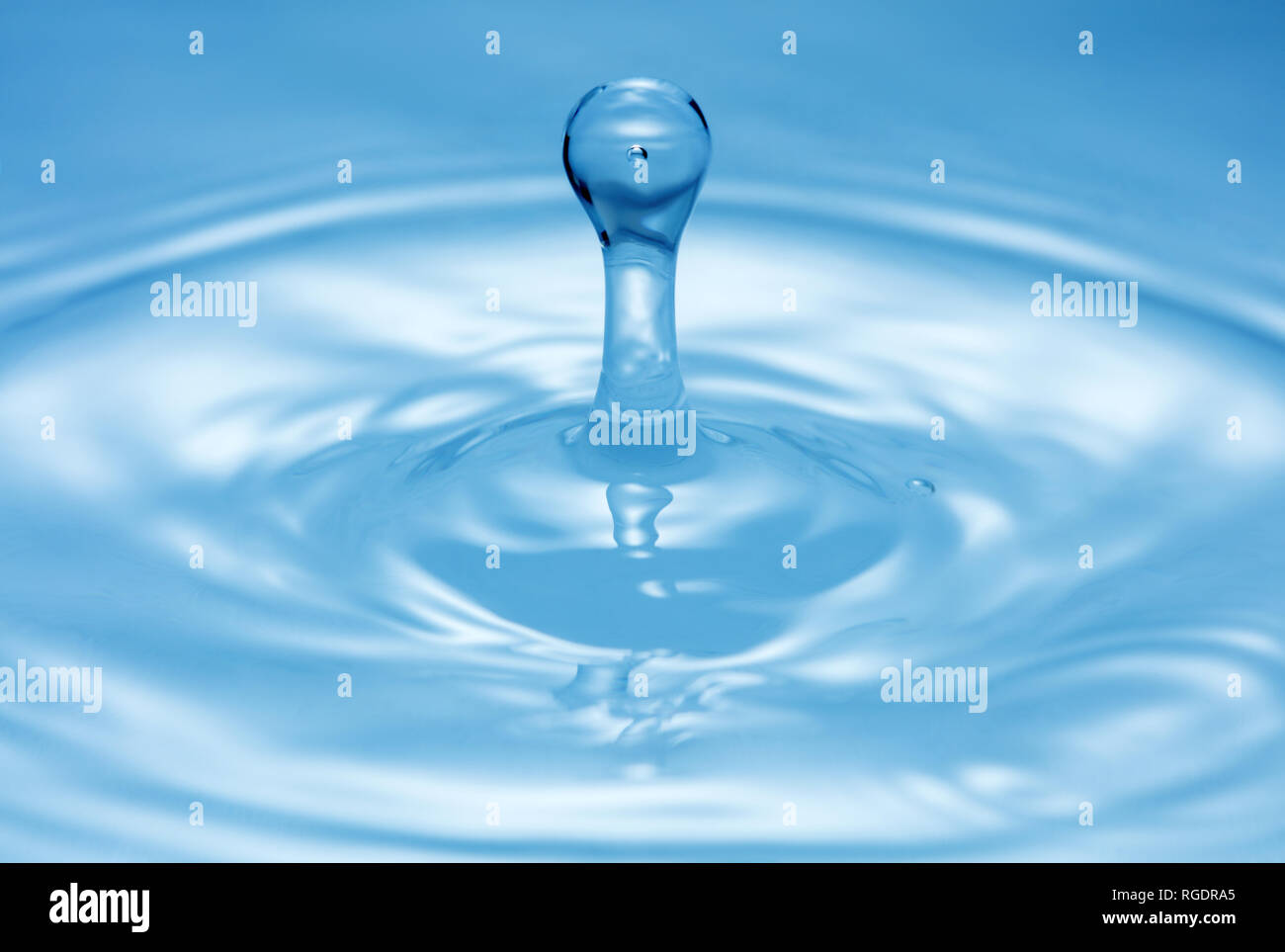 water splash on pure blue water surface Stock Photo - Alamy