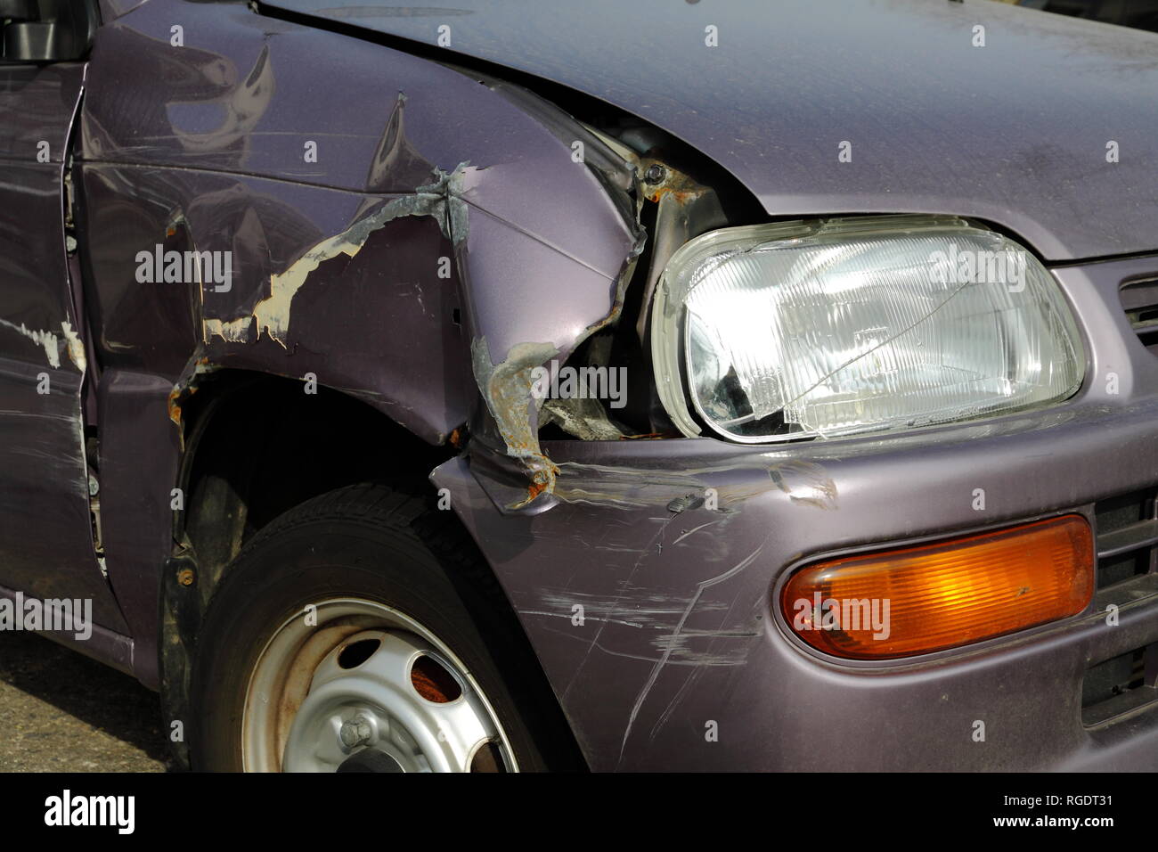 Fender bender car crash hi-res stock photography and images - Alamy