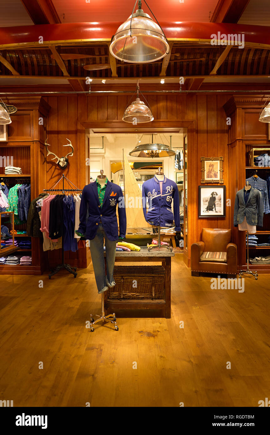 BANGKOK, THAILAND - JUNE 21, 2015: inside a store at a shopping center ...