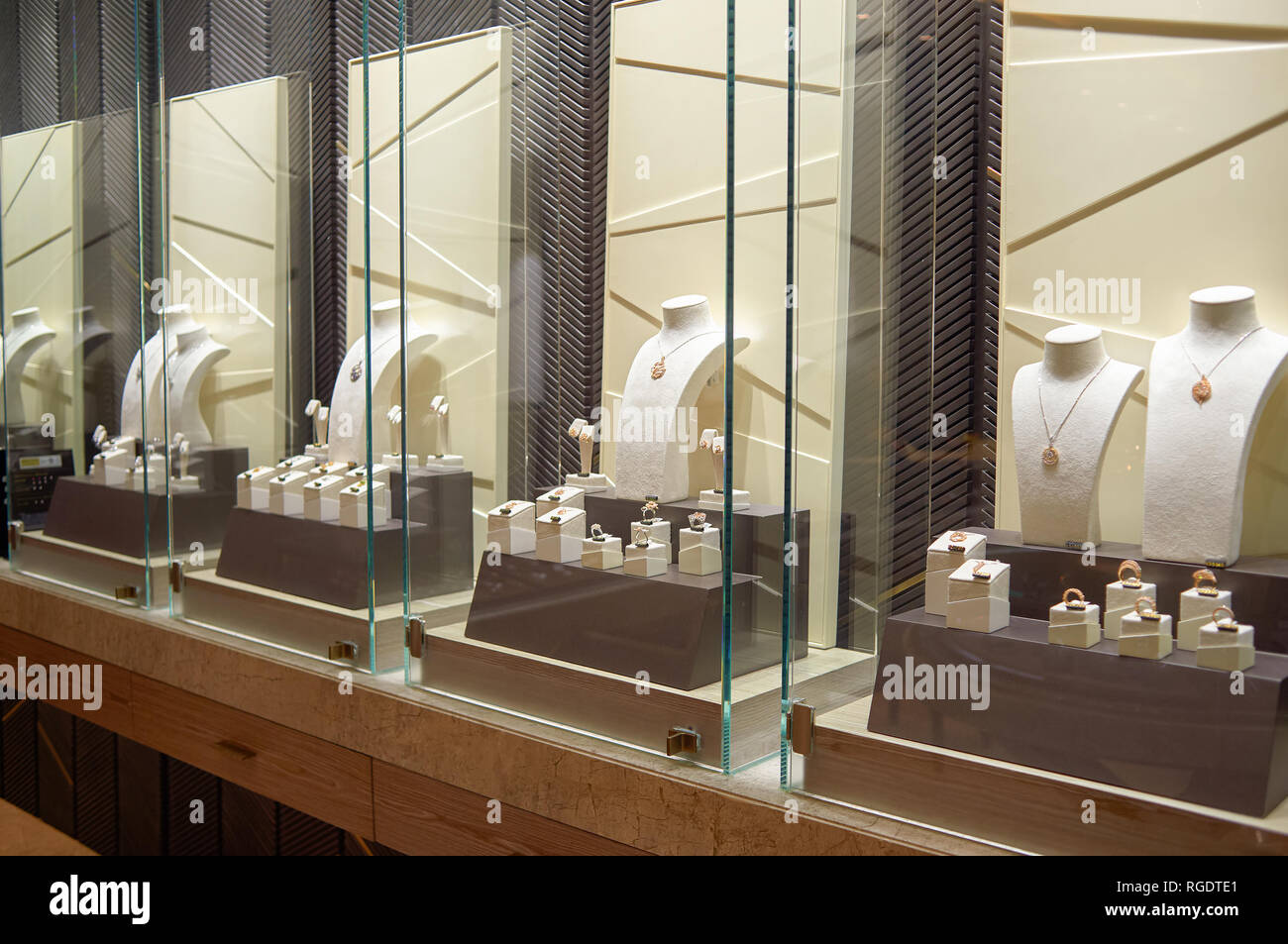 HONG KONG - MAY 05, 2015: a display window in a jewellery store Stock ...