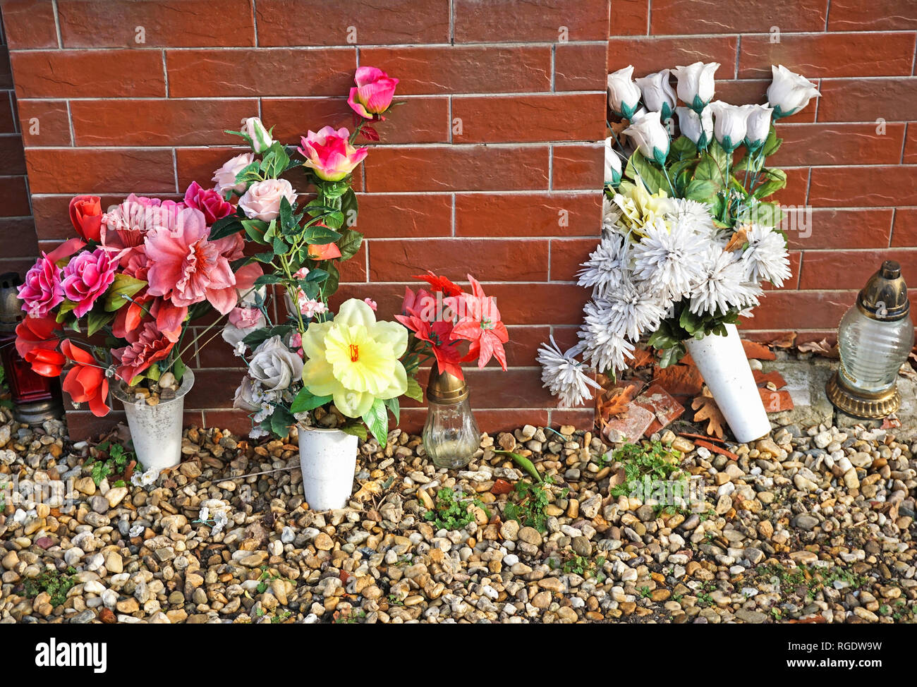 Flowers and lanterns in the public cemetery Stock Photo - Alamy