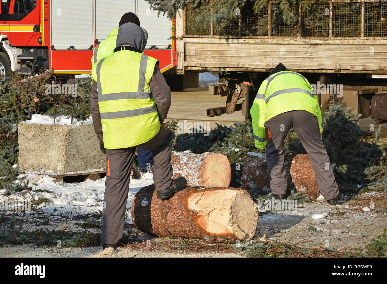 Working in winter hi-res stock photography and images - Alamy