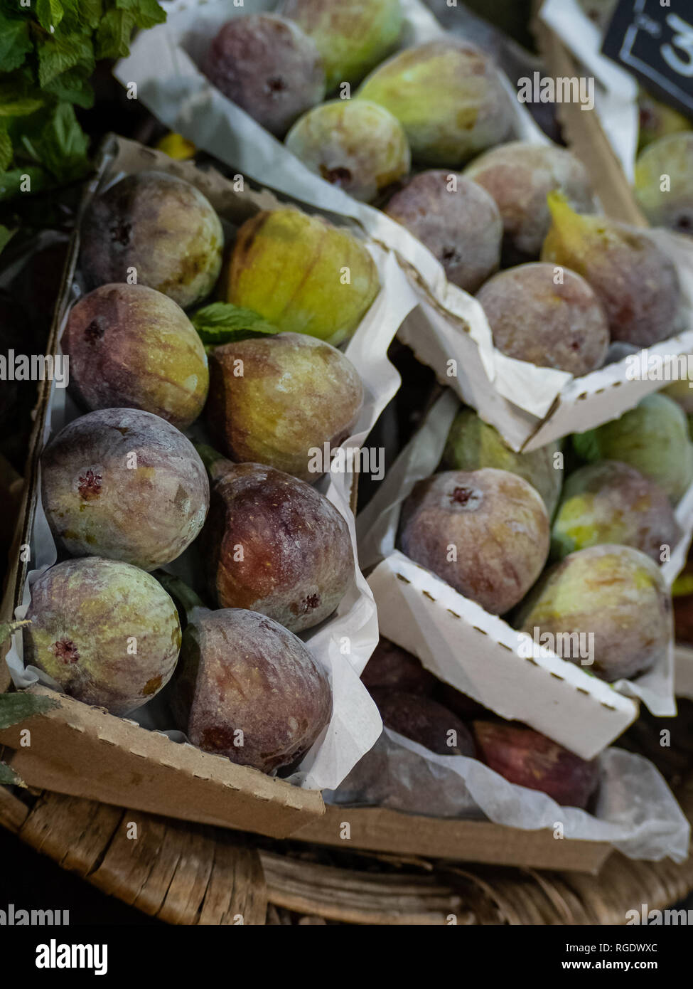 Fresh Figs at a fresh produce stall in London's Borough Market Stock ...