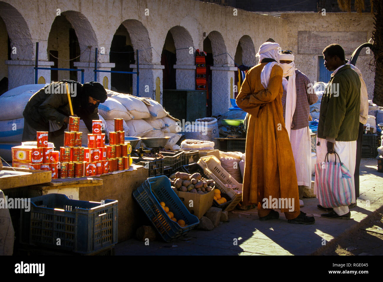 DJANET, ALGERIA - JANUARY 16, 2002: unknown vendors at the market with ...
