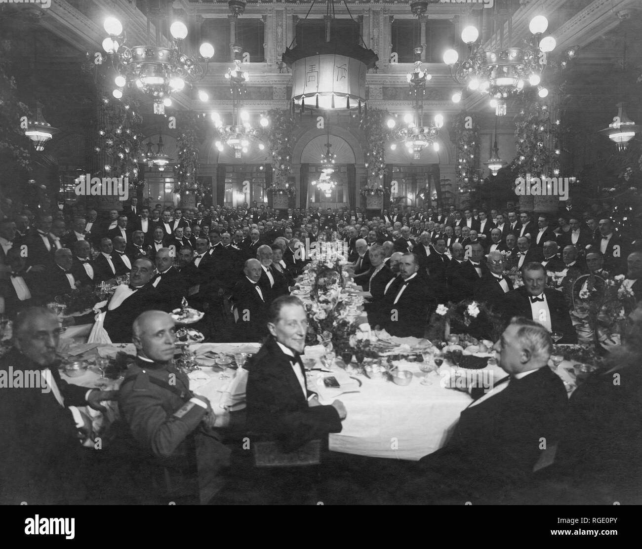 Banquet restaurant Black and White Stock Photos & Images - Alamy