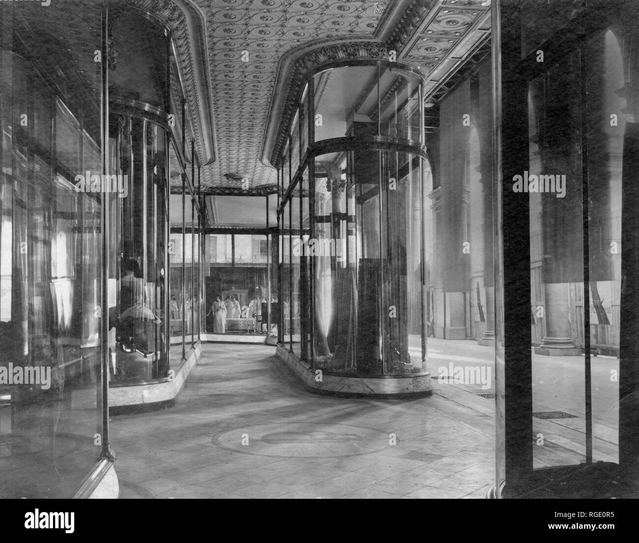 La Rinascente Department Store High Resolution Stock Photography and ...