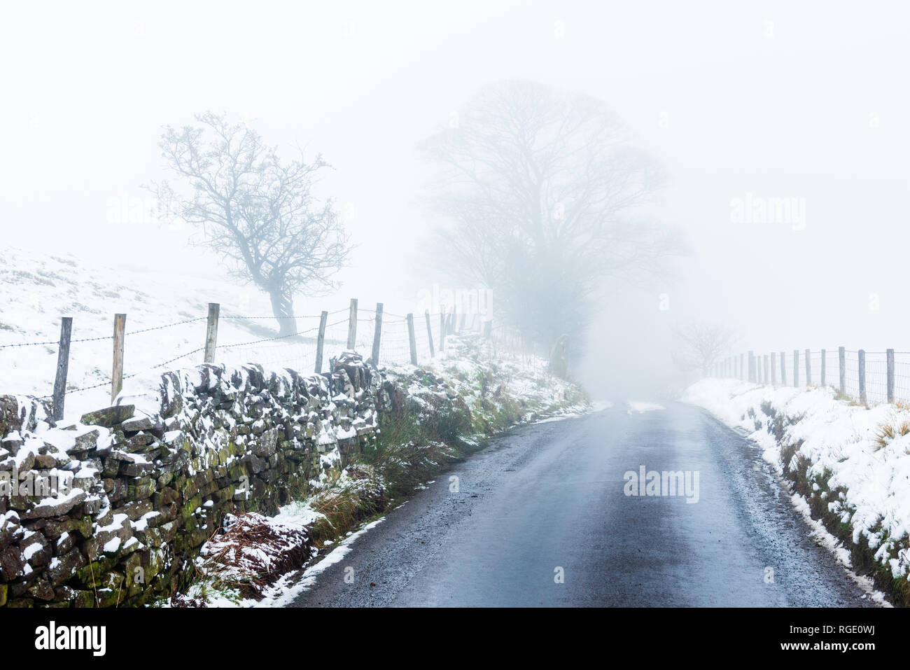 Road surrounded by snow disappearing into the distance Stock Photo - Alamy