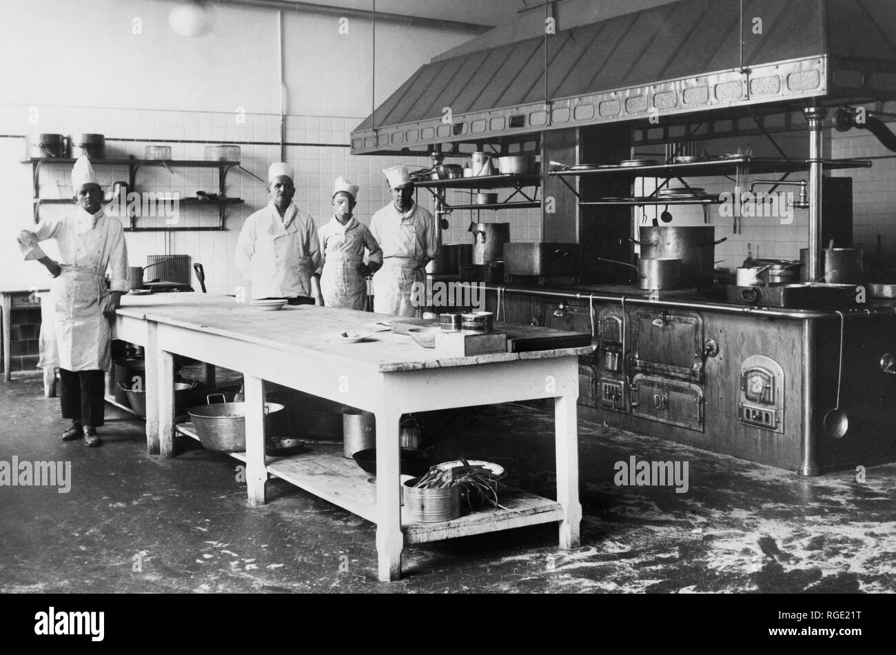 restaurant of the new central station of Milan, 1920-30 Stock Photo - Alamy