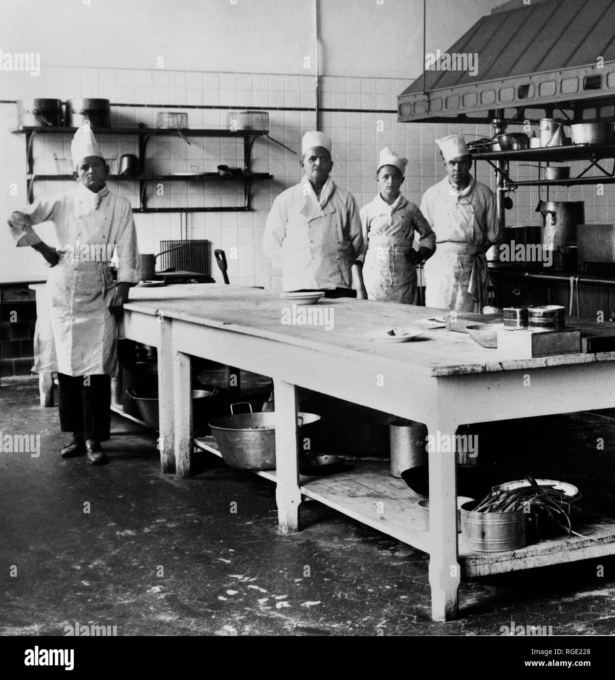 restaurant of the new central station of Milan, 1920-30 Stock Photo - Alamy